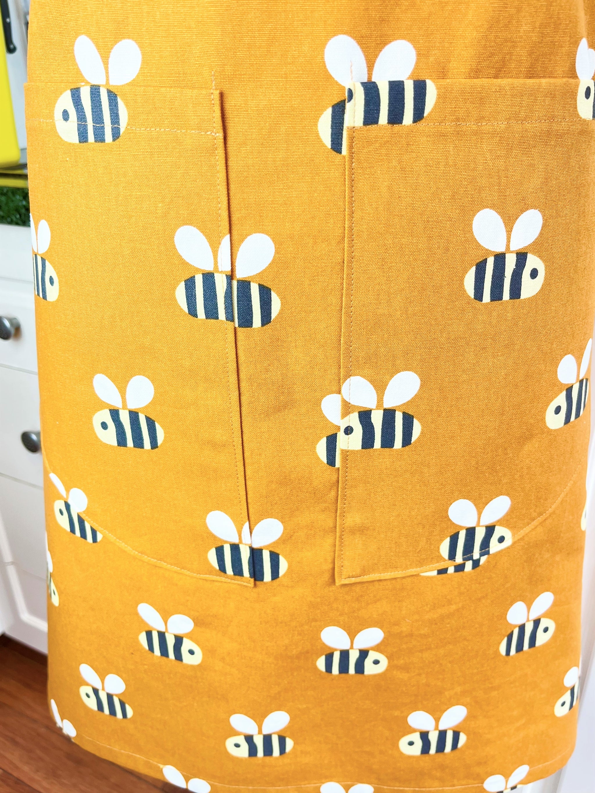 Big Bee Apron for Perfect Any Funky Baker – My Favourite Apron Co.