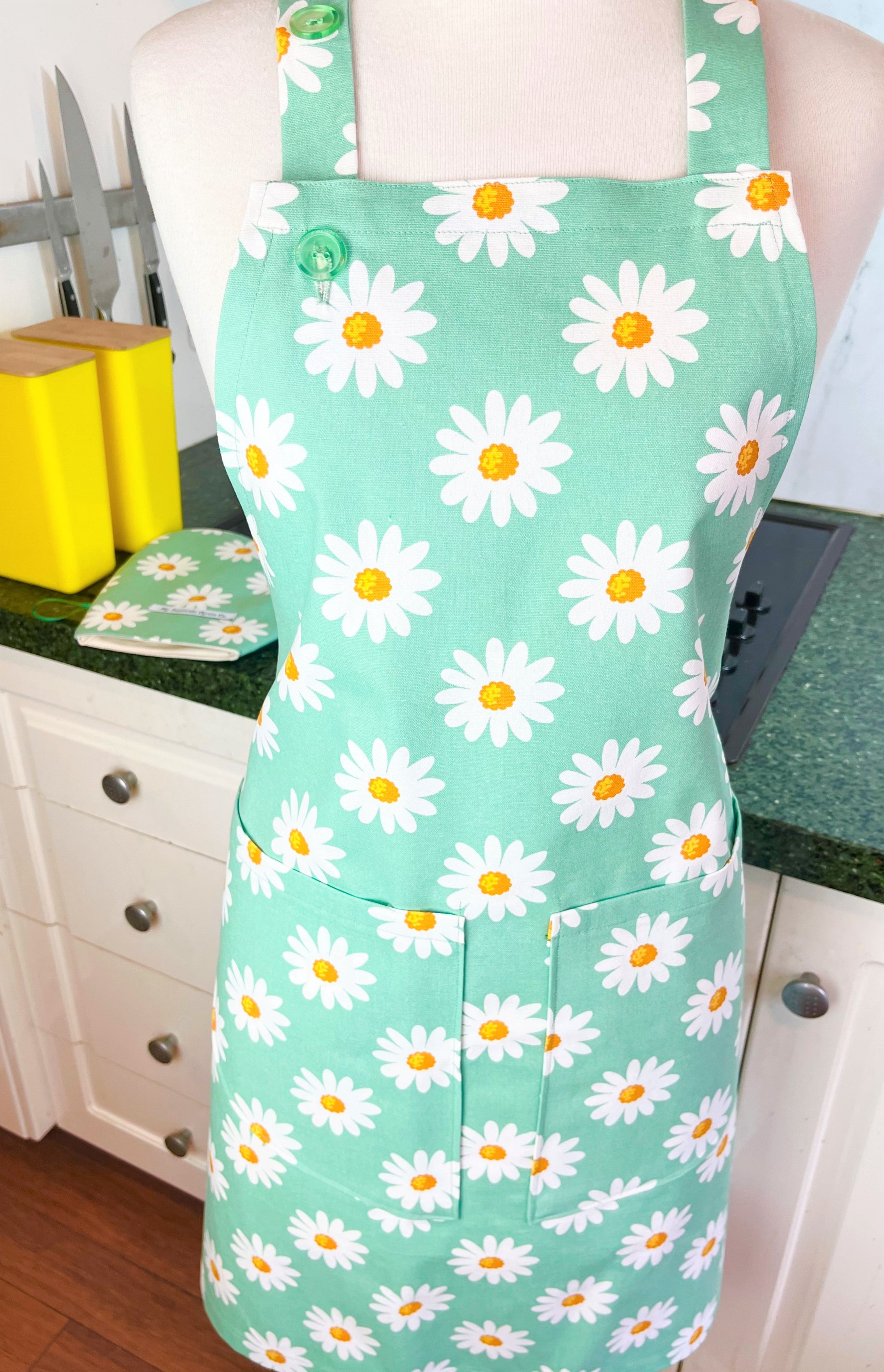 The Prettiest Green Daisy Apron – My Favourite Apron Co.